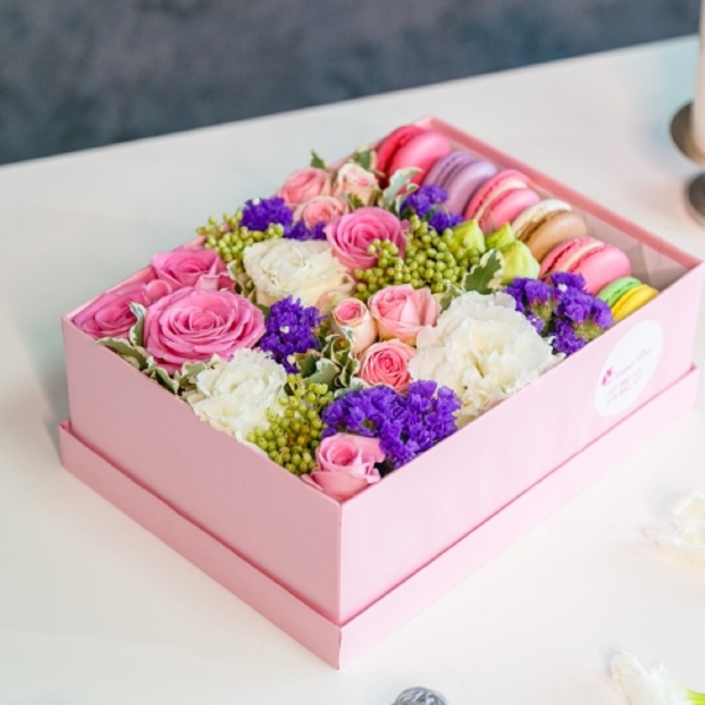 Flori și cadouri în aceeași livrare - Victor Secareanu